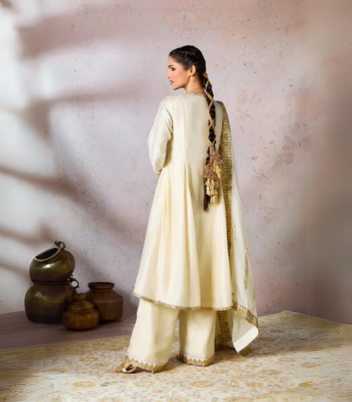 Ivory Whispering Lily Set | The Grand Trunk